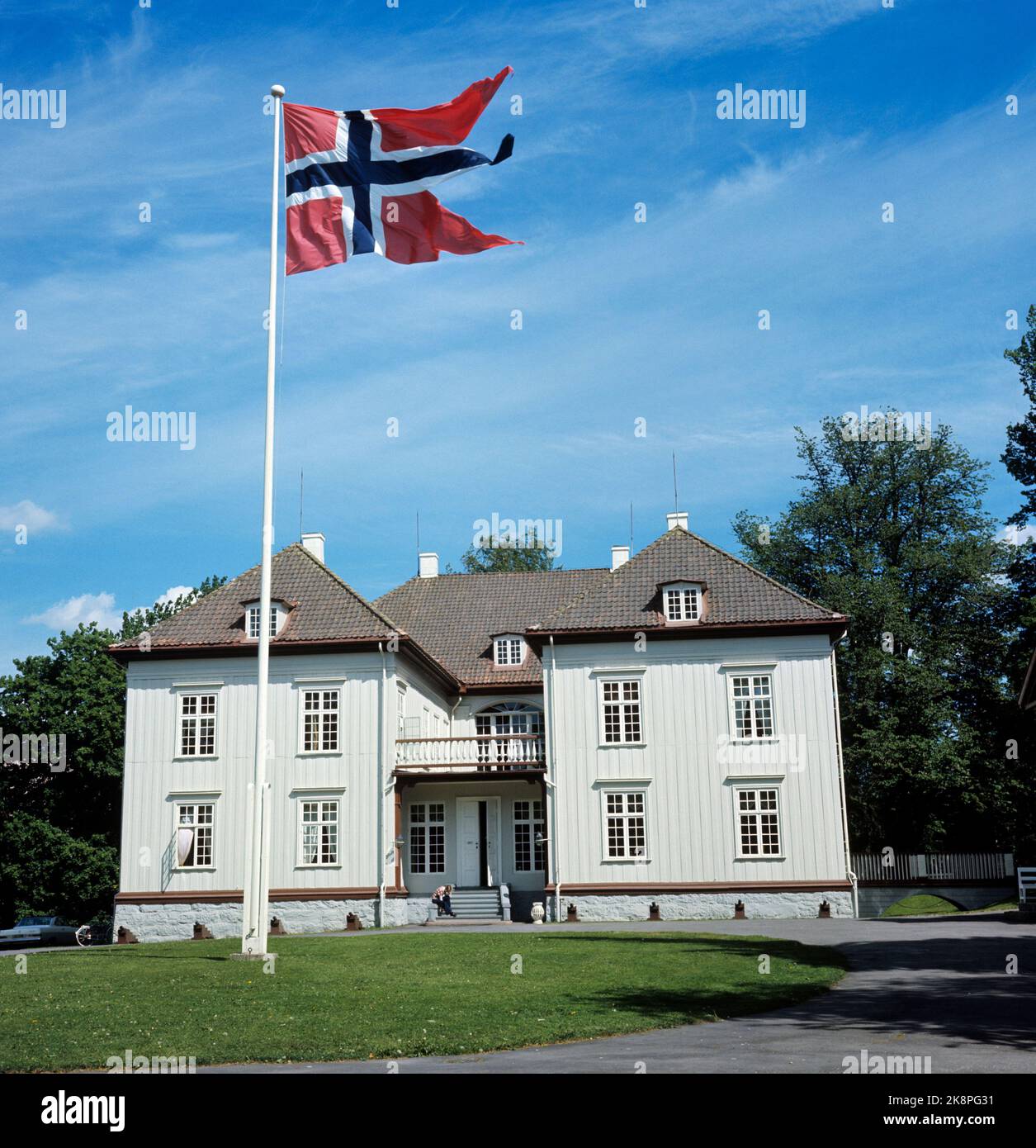 Erik thorberg ntb historical buildings summer exterior flag hi-res ...