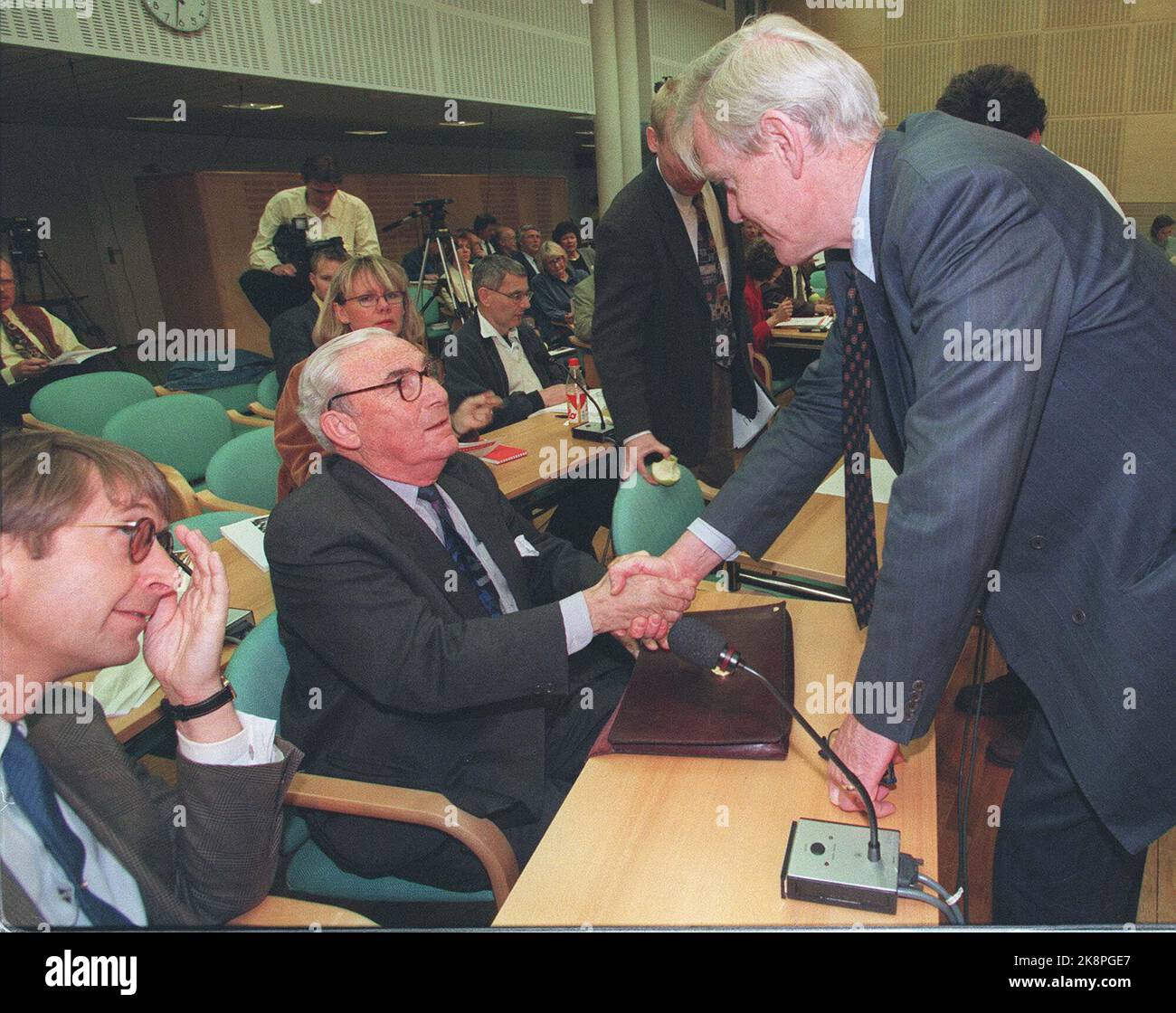 Lise aserud ntb ntb public handshake public documents hi-res stock photography and images - Alamy