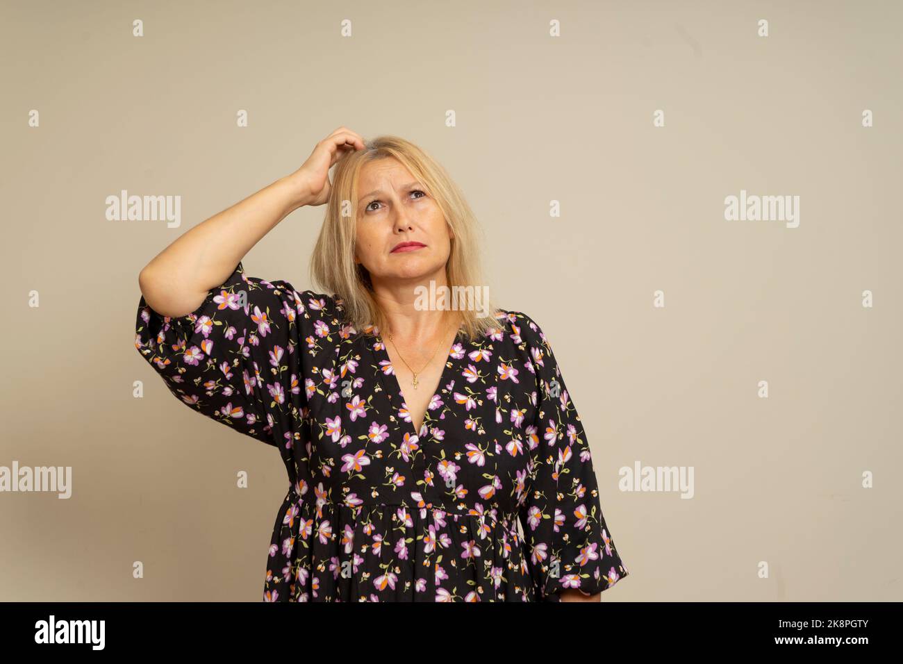 Girl scratching hi-res stock photography and images - Alamy
