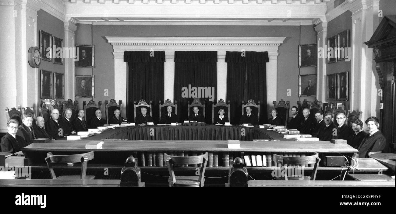 Per lochen ntb judges courtroom the courts hi-res stock photography and ...