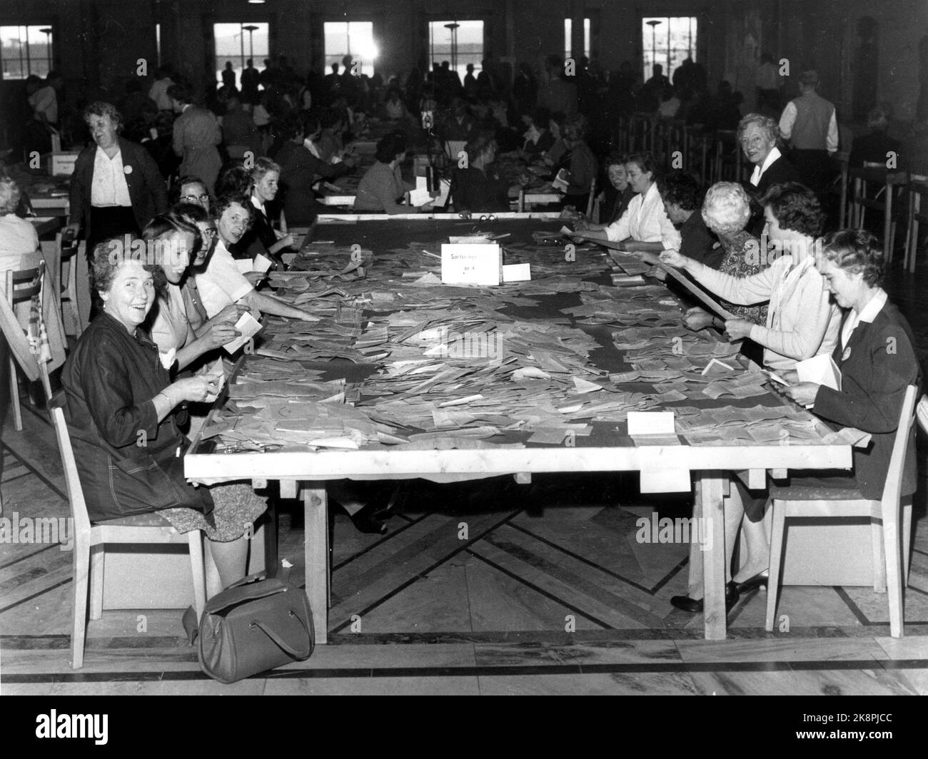 Oslo 19590928 The municipal elections. Count during the municipal ...