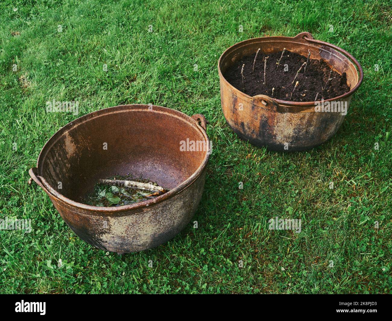 Rusted pots hi-res stock photography and images - Alamy