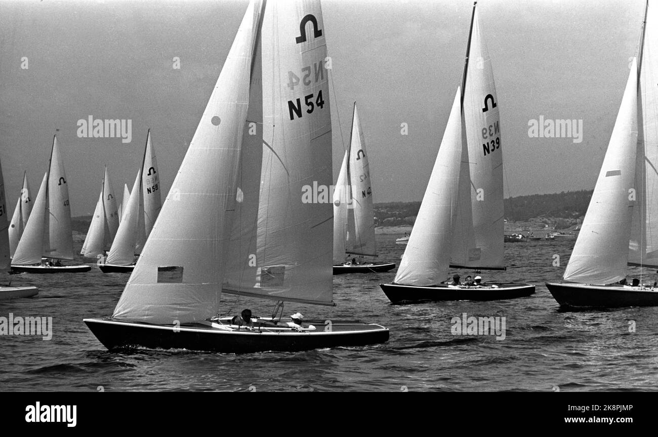 Hankø 19710704 Sailing at Hankø. Peder Lunde Jr. Victory in the Soling ...