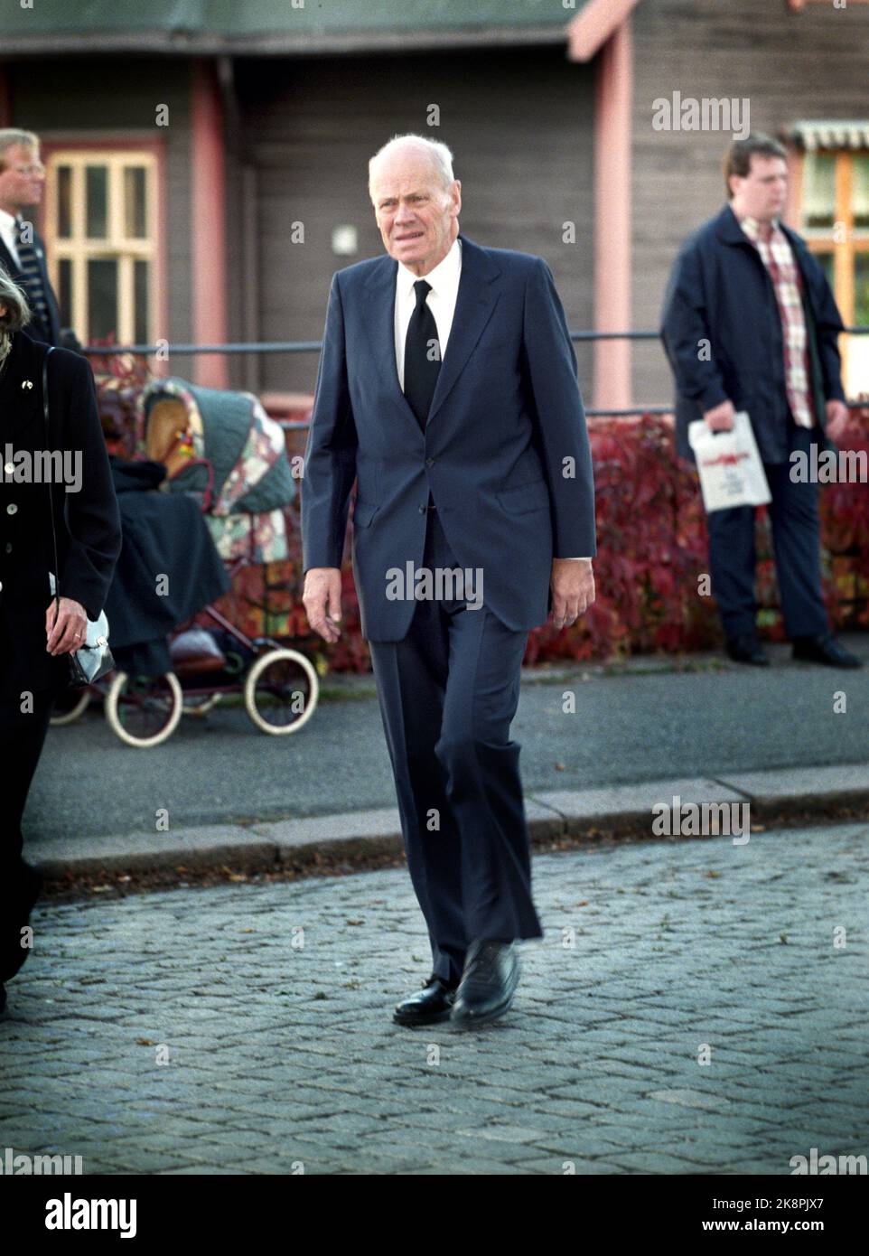 Erik johansen ntb full figure funerals hi-res stock photography and ...