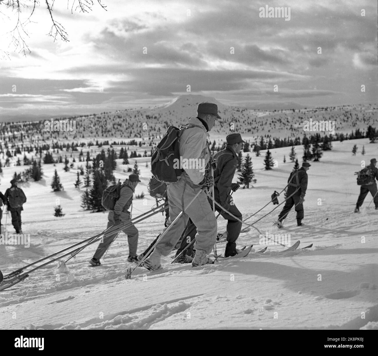 Storefjell 25-30 January 1955. The Norwegian Red Cross Relief Corps ...