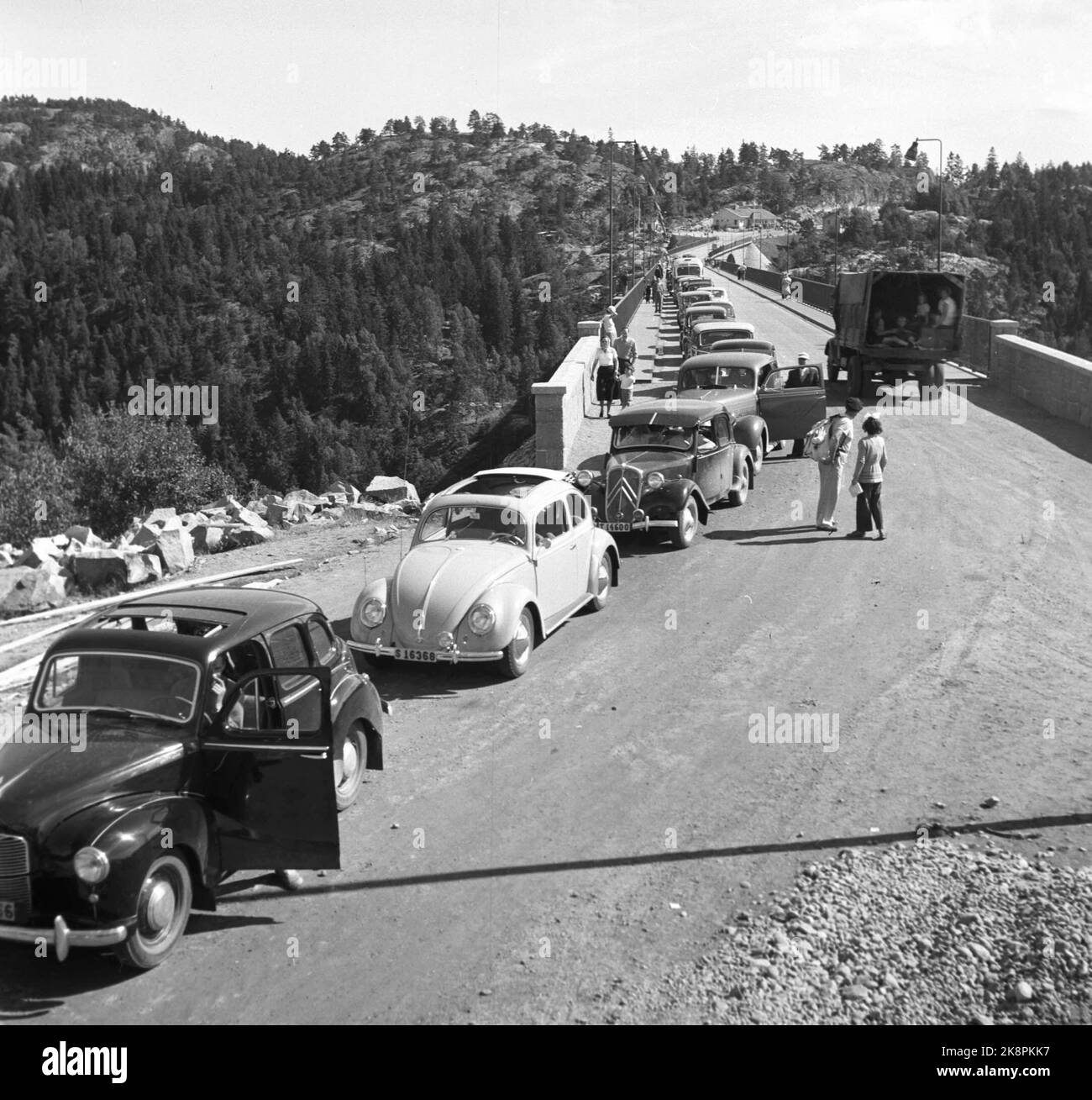 Sverre a borretzen current ntb border trade sugar cars queue hi-res stock photography and images ...