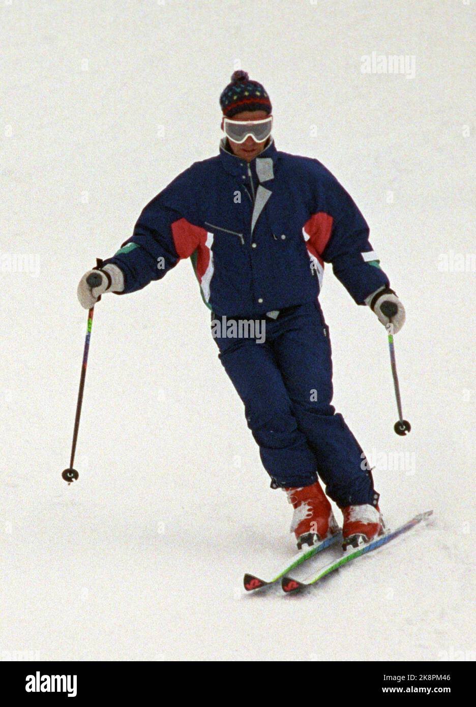 Jon eeg ntb skiing full figure alone hi-res stock photography and images - Alamy