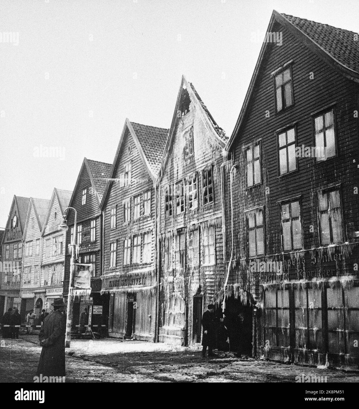 Ntb fire extinguishing historical buildings fires hi-res stock ...