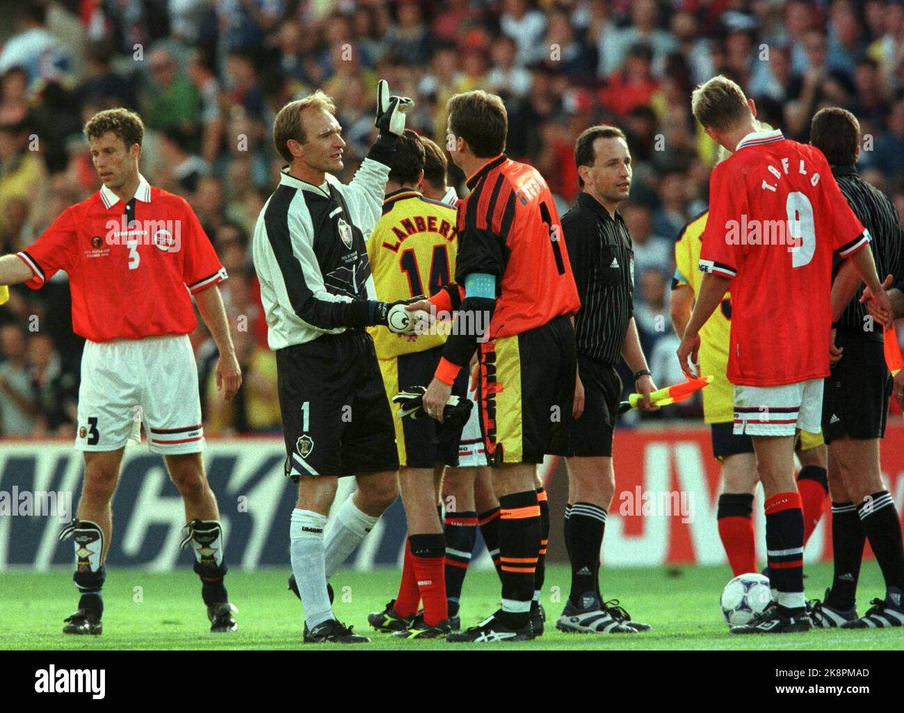 1998 football world cup match photo hi-res stock photography and images ...