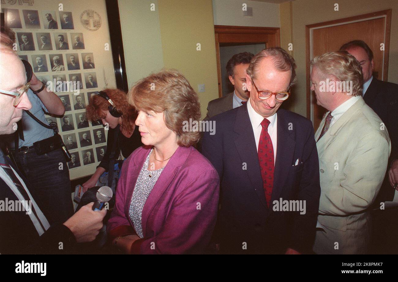 Oslo 19901029. Anne Enger Lahnstein and Sp break with Right and Jan P ...