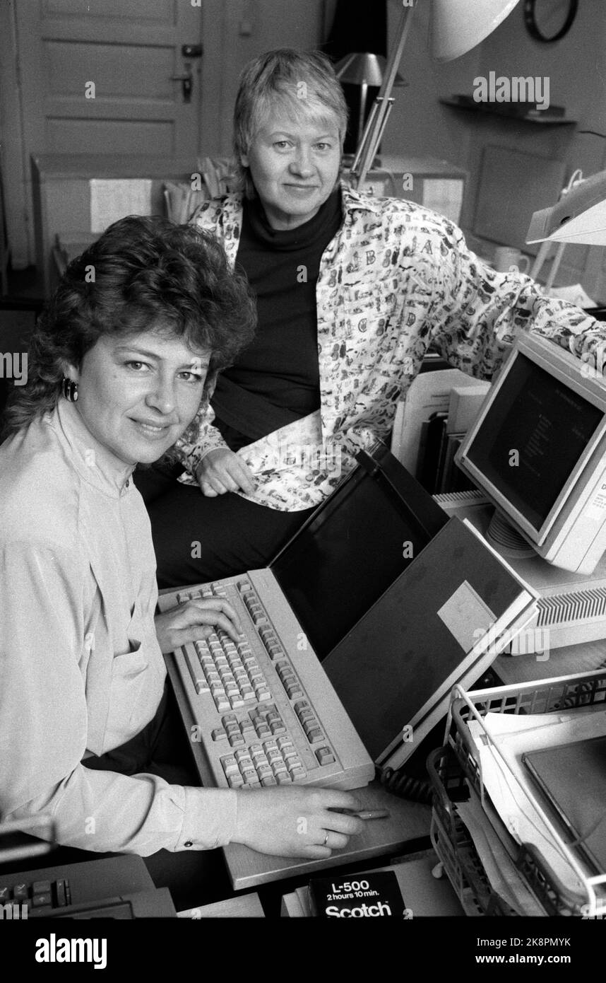 Presents data Black and White Stock Photos & Images - Alamy