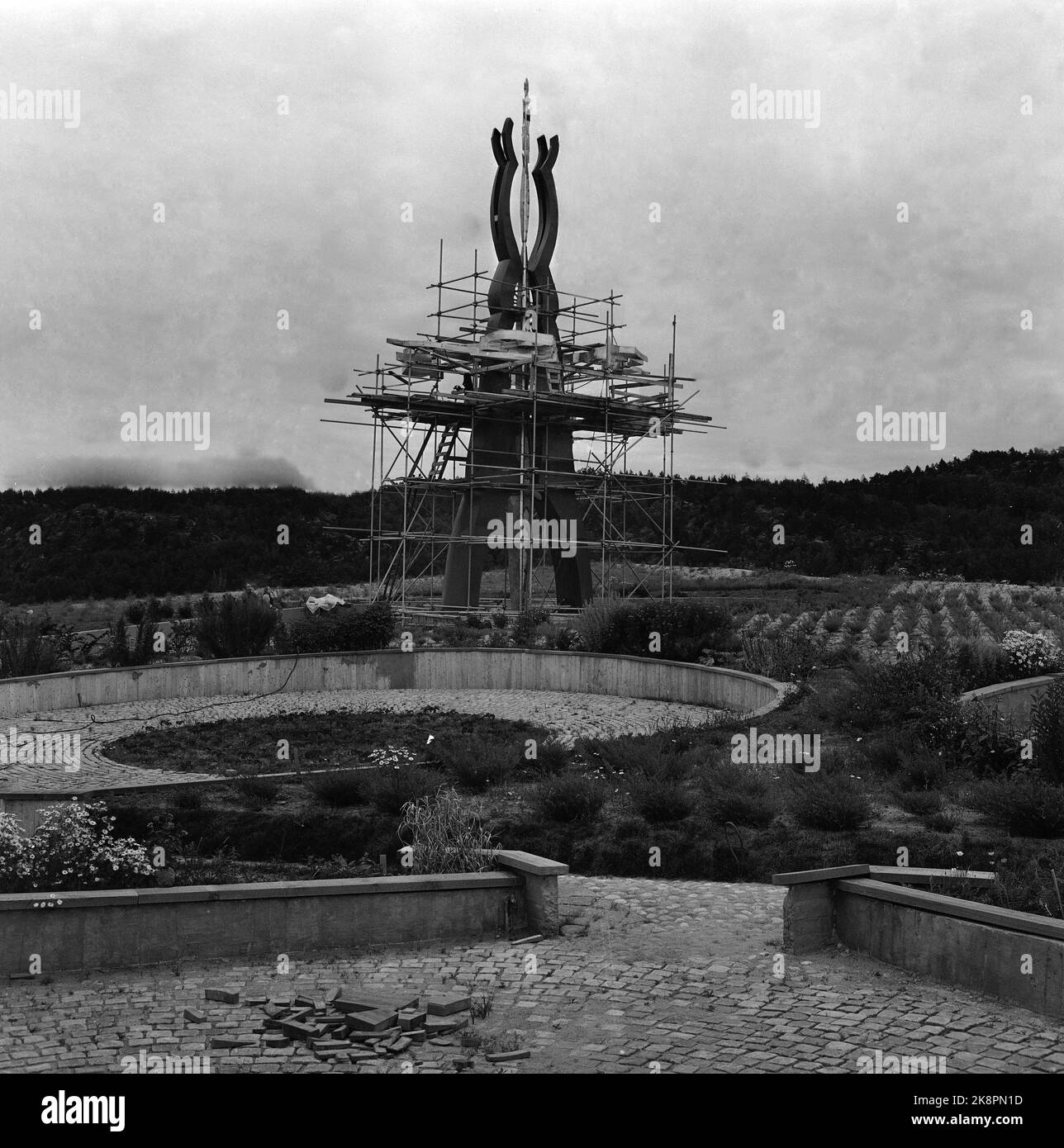 Skjeberg July 1968 Artist Arnold Haukeland during the work of traveling ...