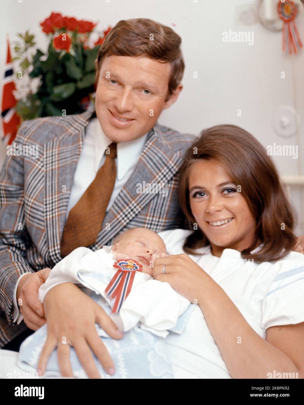 Oslo 19710519. Artist Wenche Myhre and Mannentorben Friis-Möller are ...