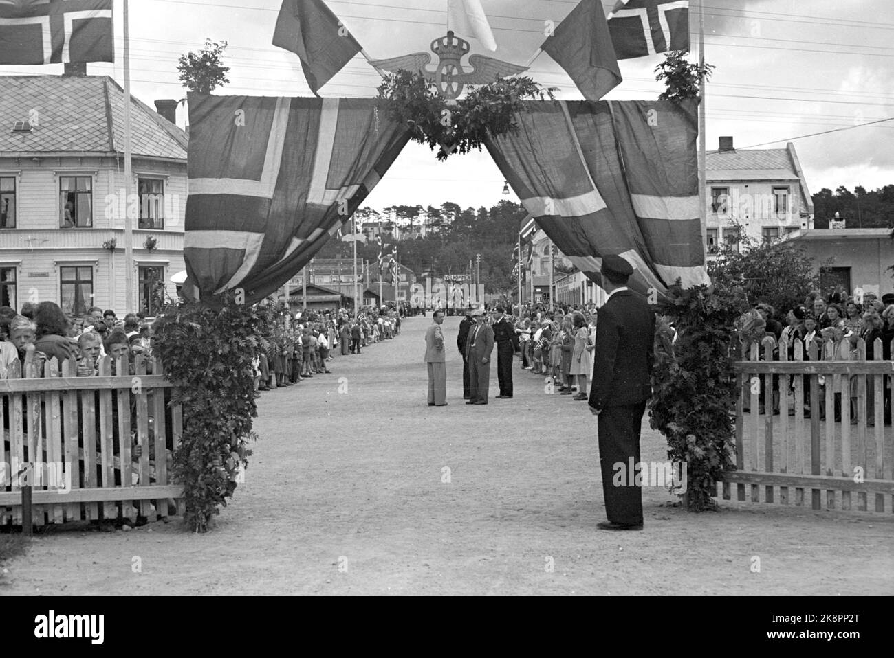 Ntb archive ntb spectators city pictures restoration flag hi-res stock ...
