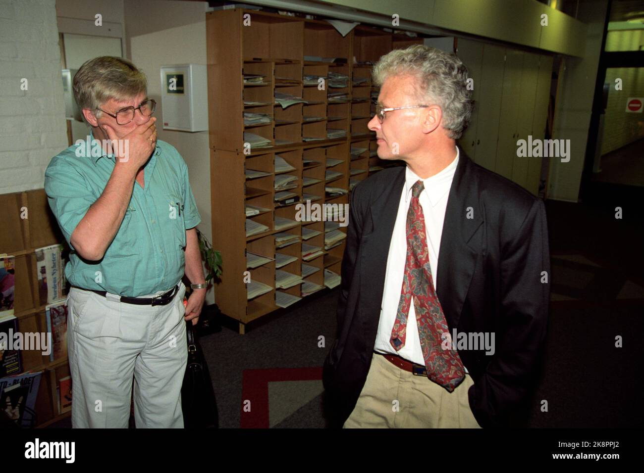 Oslo. NRK-Strik 1993. Broadcasting manager Einar Førde put his head at ...