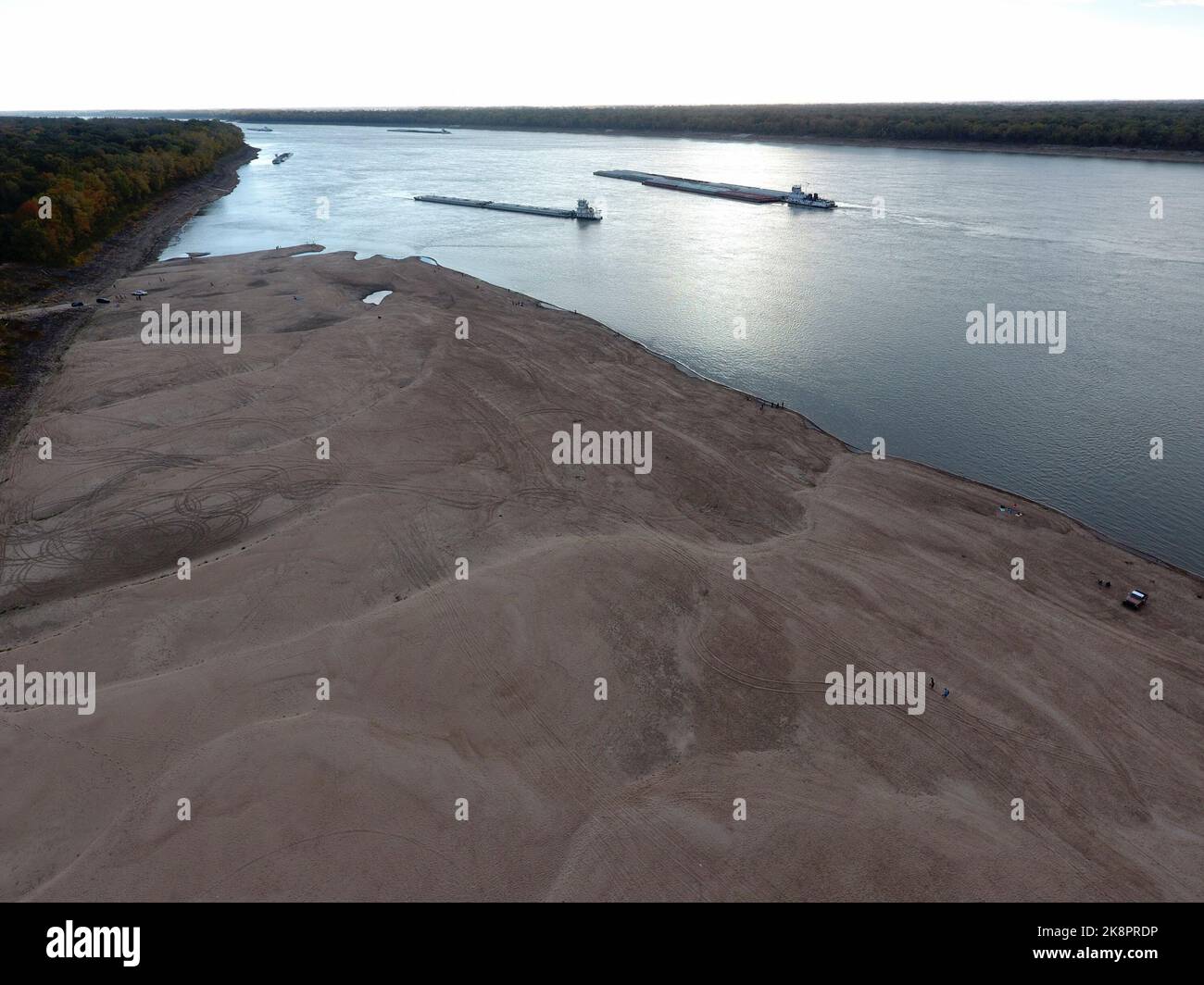 Mississippi river low water levels hi-res stock photography and images ...