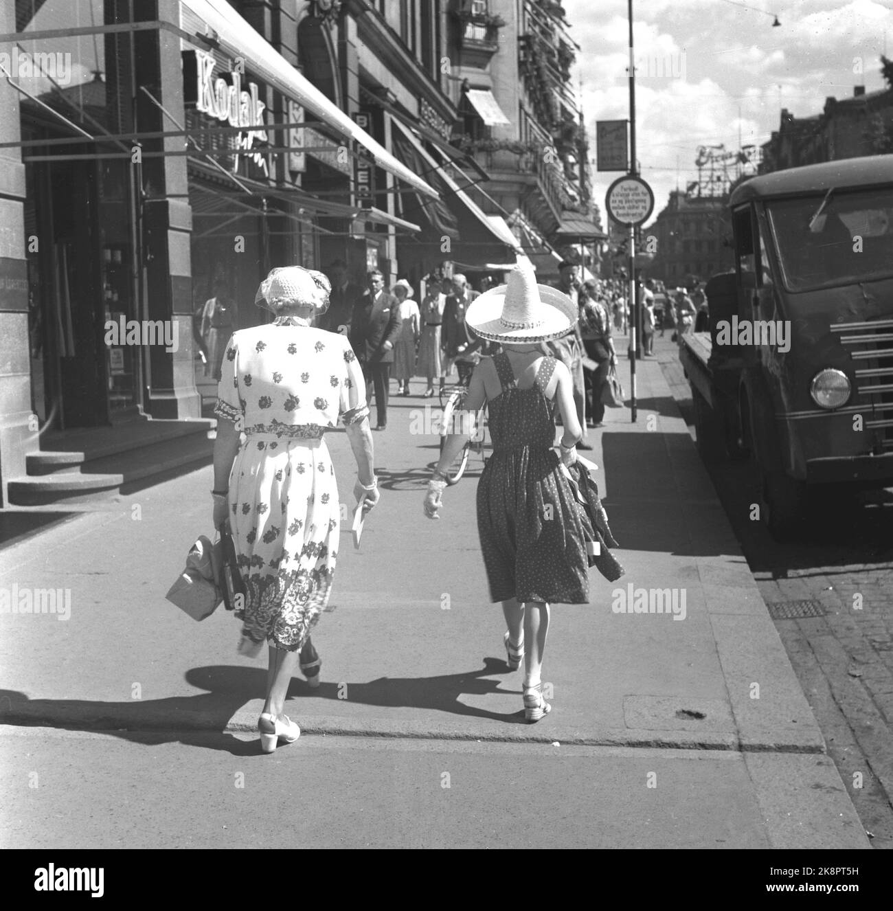 Oslo 19520707. Hot summer in Eastern Norway. Here from Karl Johans gate ...