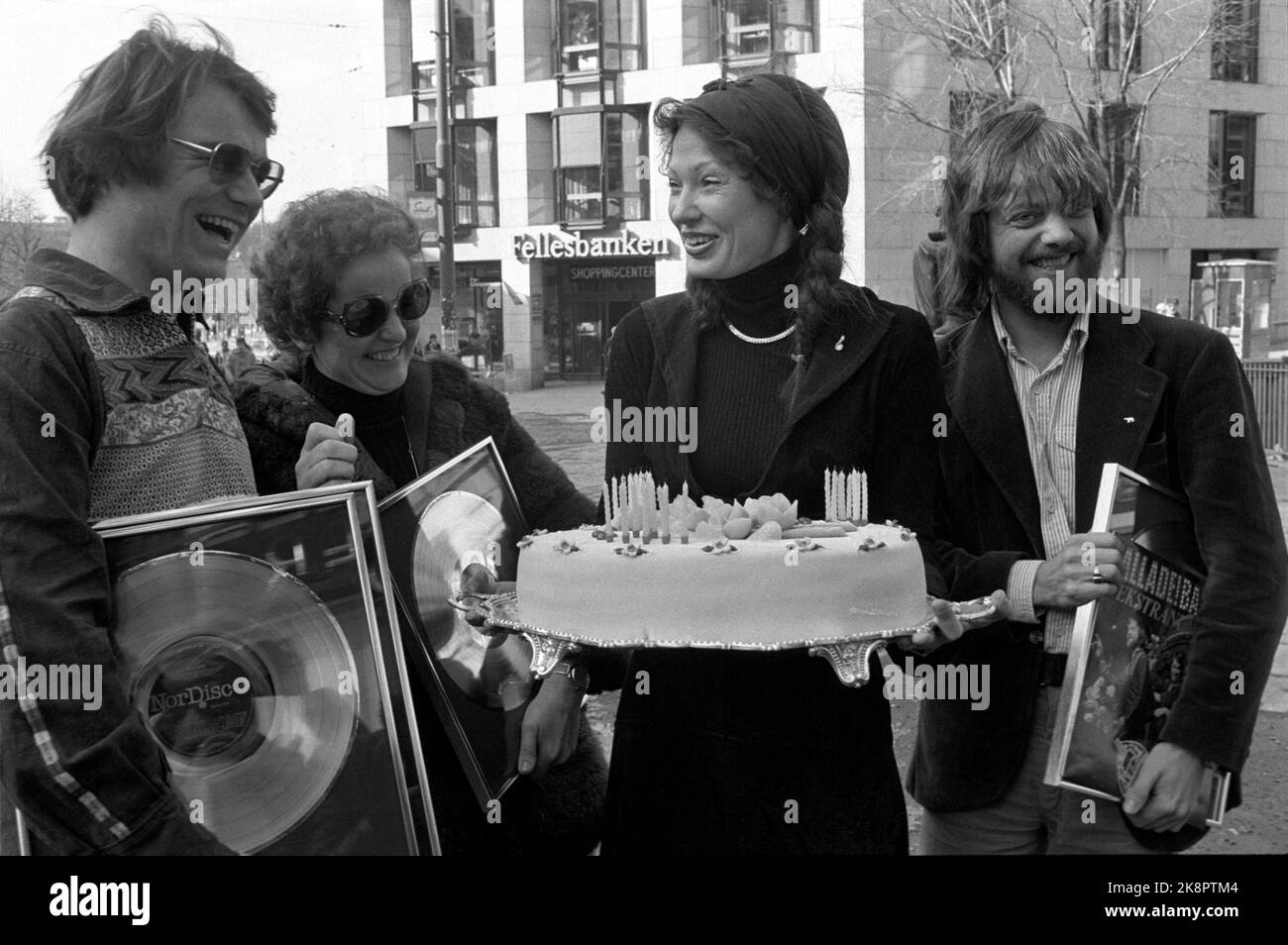 Oslo 19800318 The Vice group Ballade gets a silver plate for the LP ...