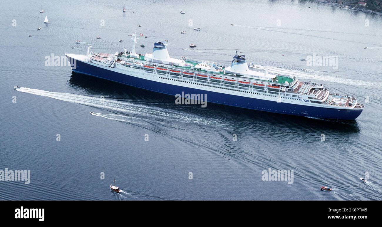 The cruise ship "SS Norway" - a powerful sight, was the target of the ...