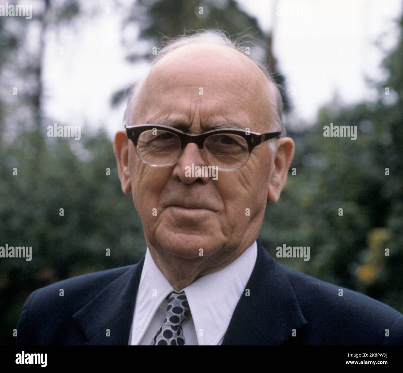 Baerum 19801001 professor sigmund skard hi-res stock photography and ...
