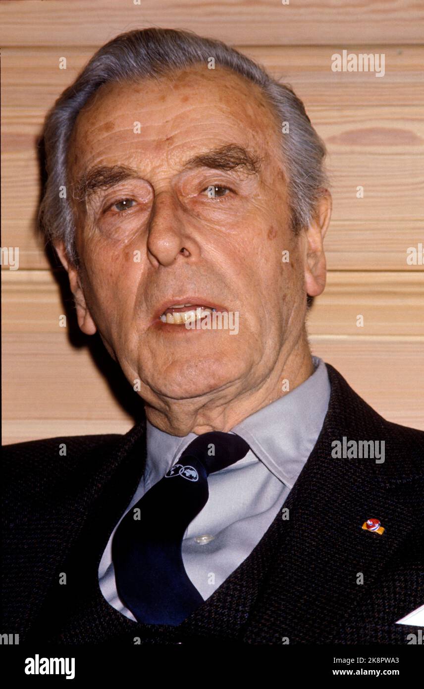 Lord mountbatten portrait hi-res stock photography and images - Alamy
