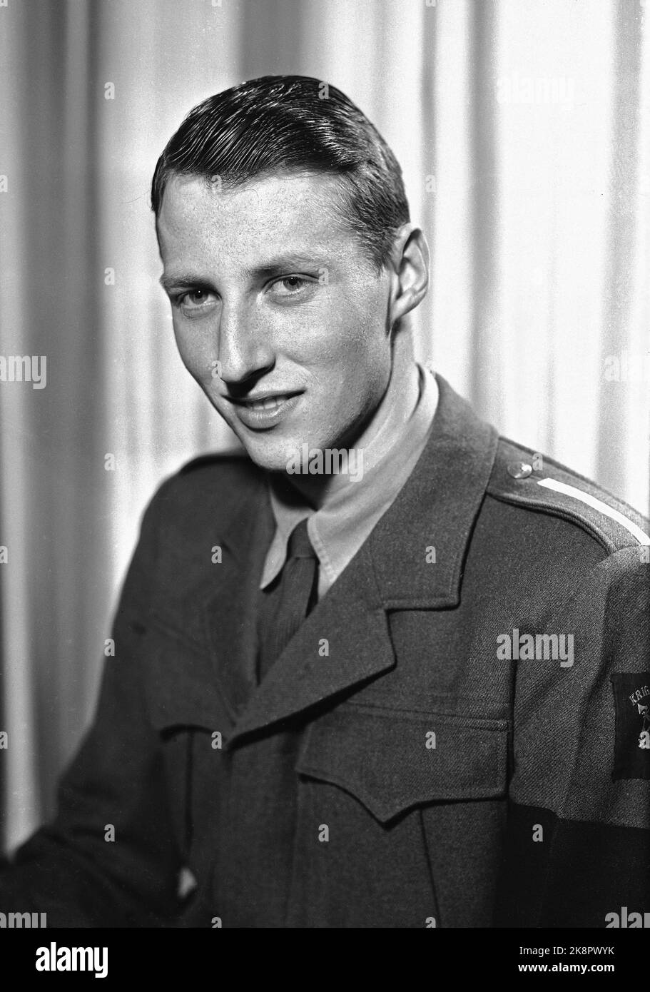 Jan stage ntb the norwegian royal house uniform alone portrait hi-res stock photography and ...