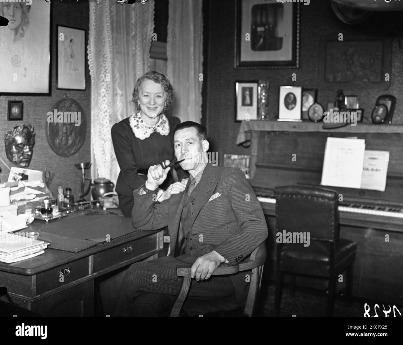 WW2 Oslo 194204 Actor Lalla Carlsen and chaplain Carsten Carlsen in ...