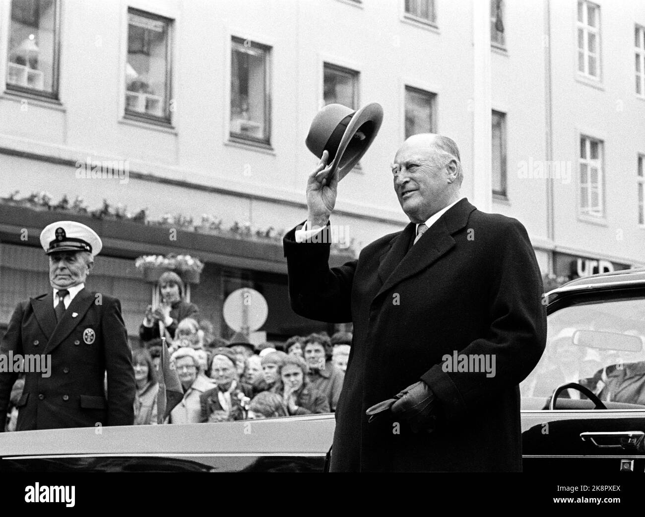 Bergen 1983-05: The party pills in Bergen 1983. King Olav and the Crown ...