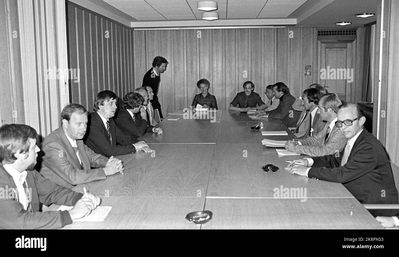 Oil fields in the north sea photo hi-res stock photography and images ...