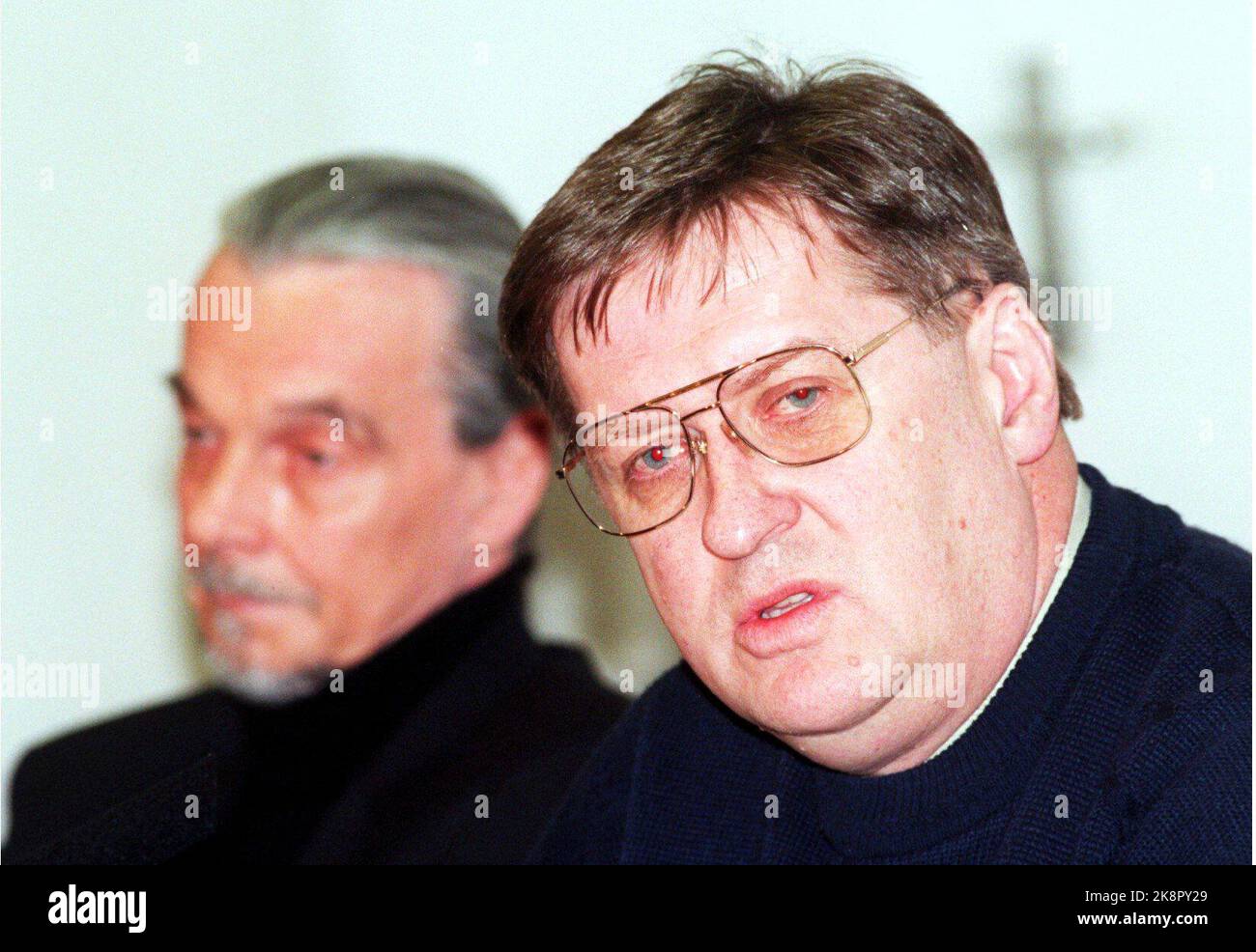 Johnny syversen ntb replacements litigation portrait hi-res stock ...
