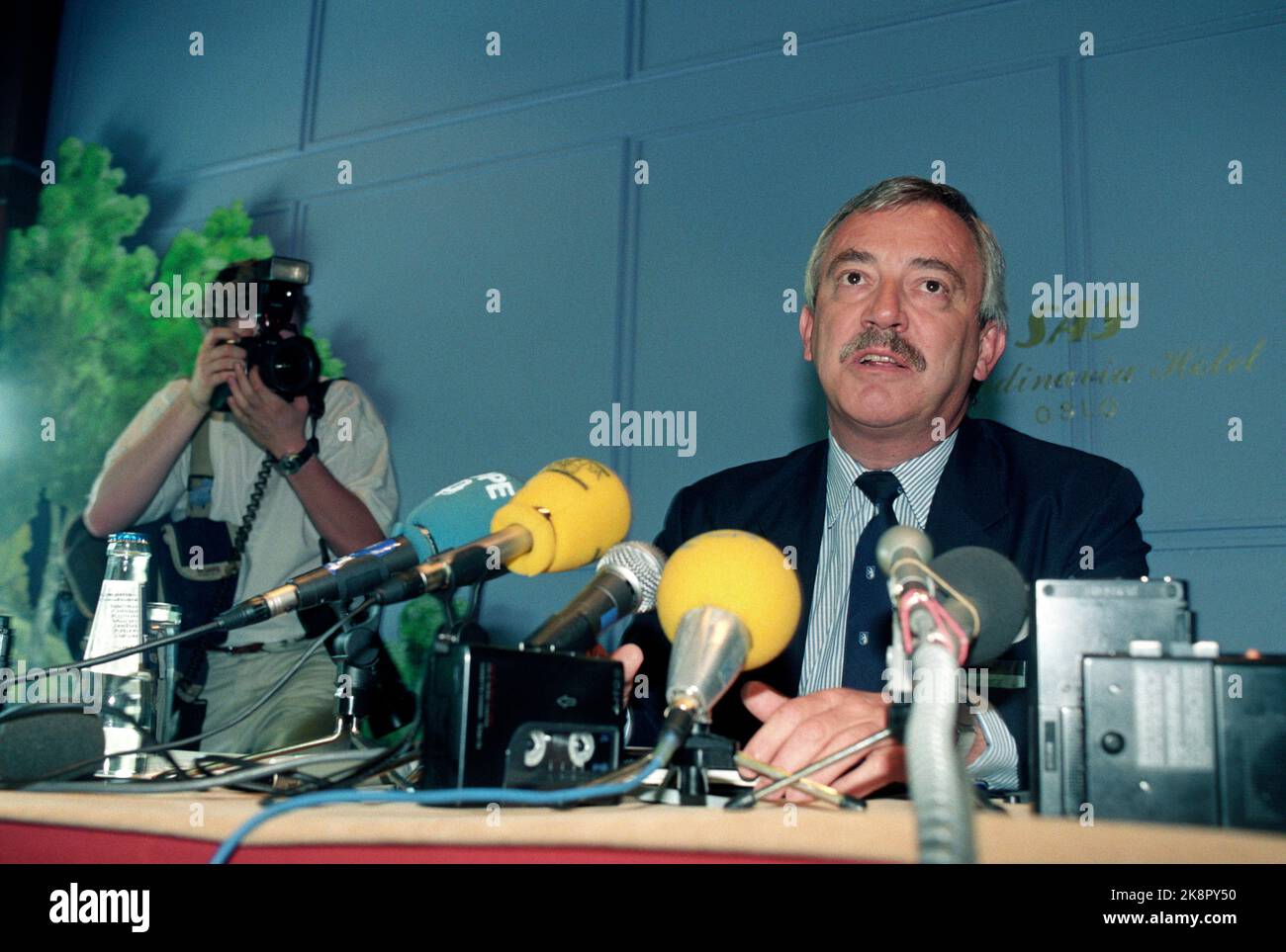 Uffe ellemann jensen hi-res stock photography and images - Alamy
