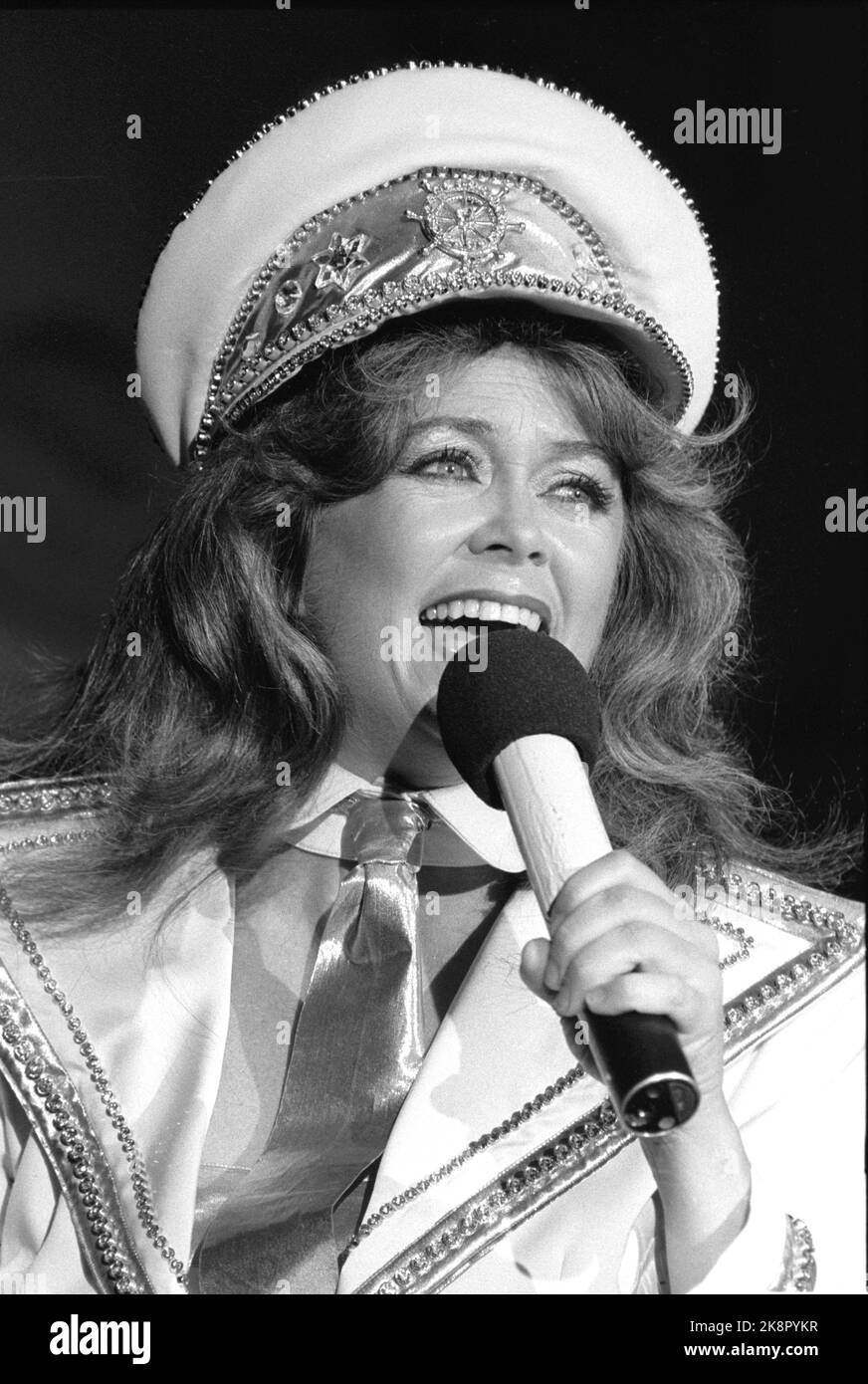 In her eighties hi-res stock photography and images - Alamy