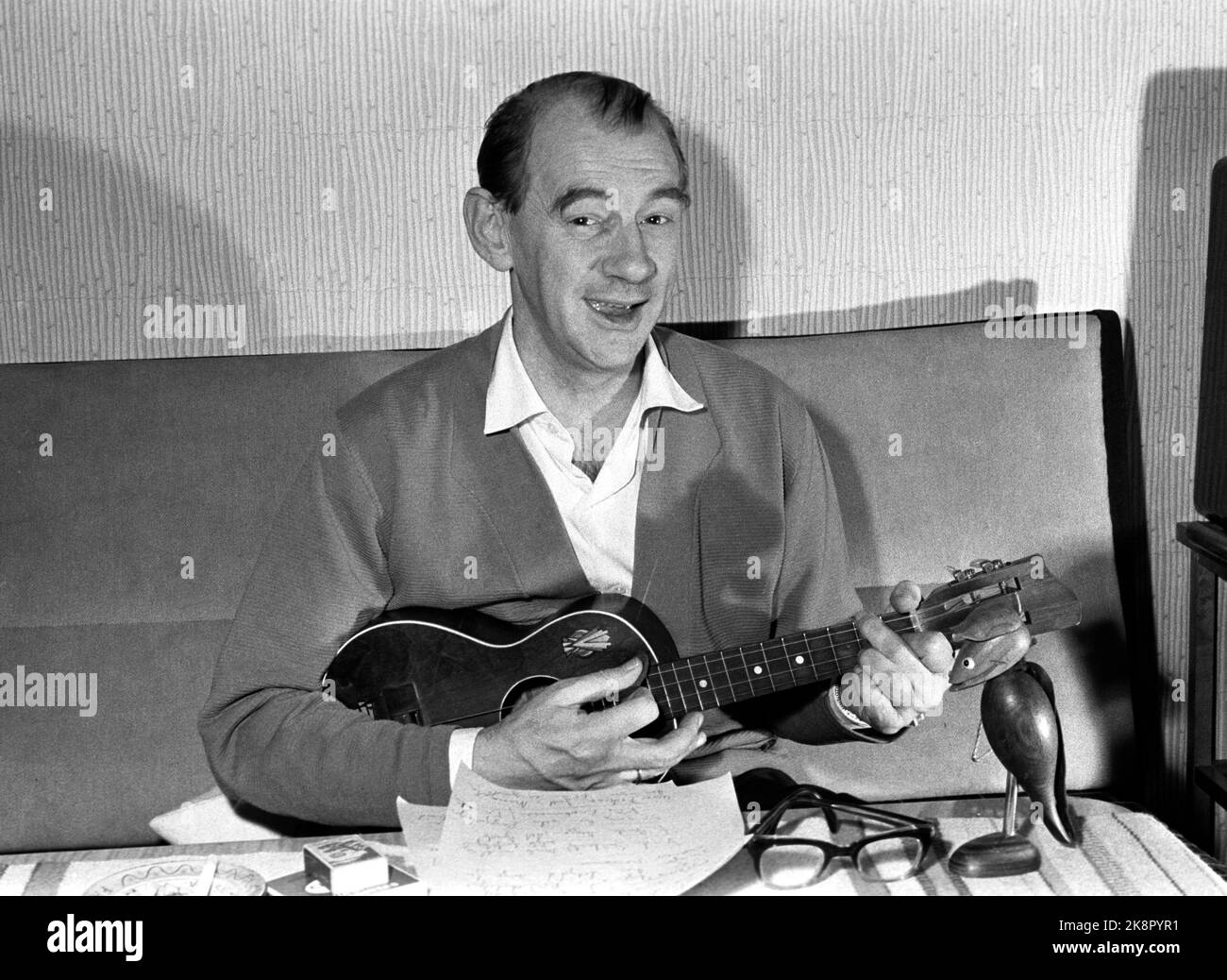 Oslo November 1961 Interview situation with Otto Nielsen, the radio ...