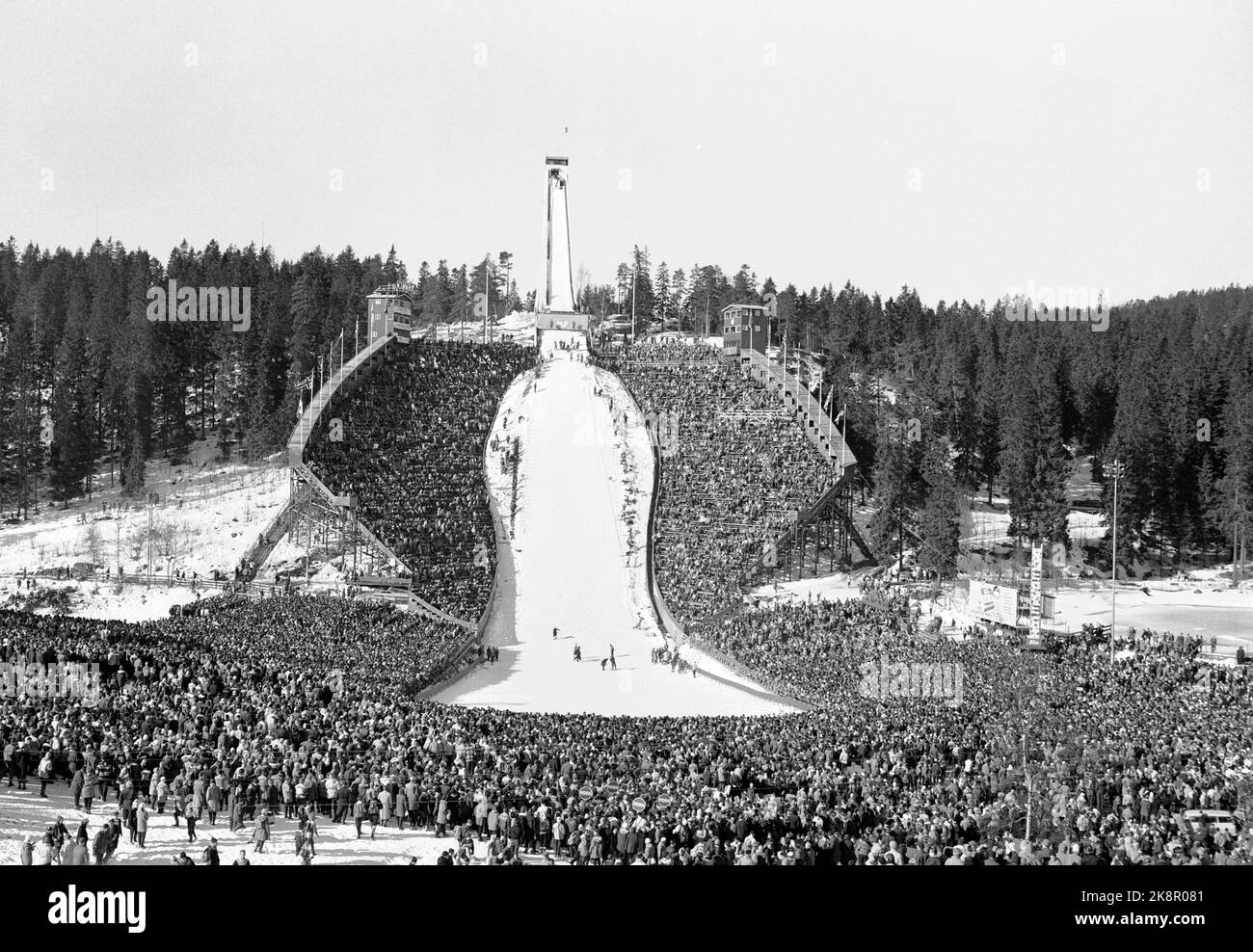 Ntb ntb spectators overview jumping hills hi-res stock photography and ...
