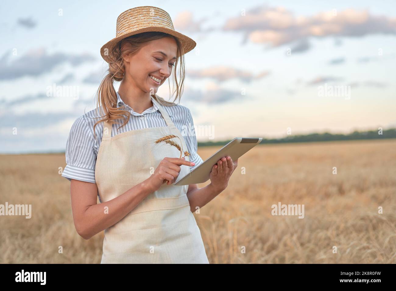 Professional woman agronomist digital hi-res stock photography and images - Alamy