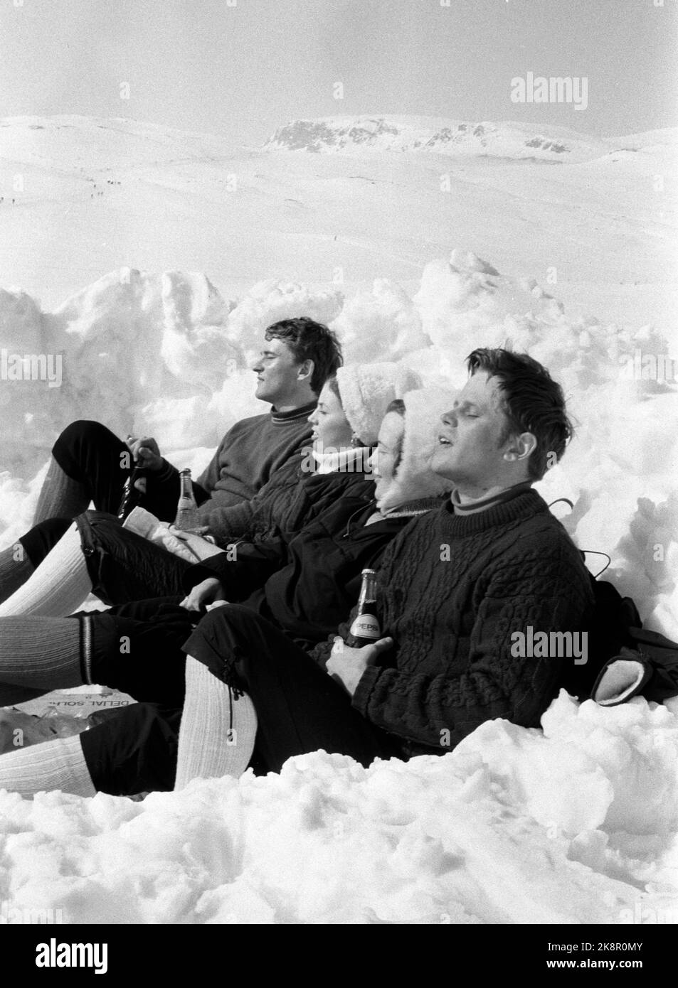 Hardangervidda Easter 1971 Easter holidays in sunshine: Four youngsters ...