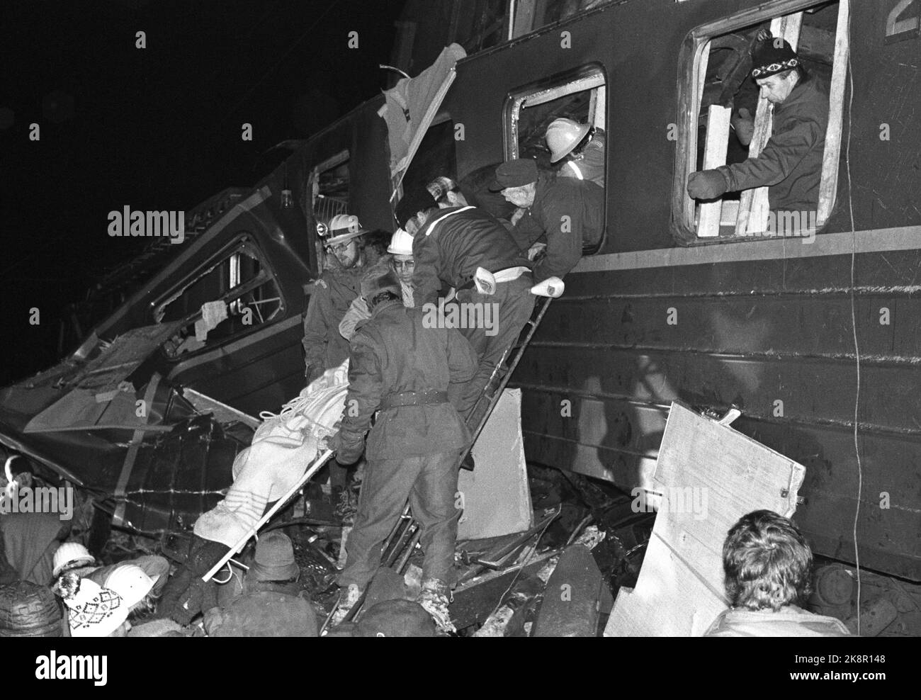 1975 the largest train accident so far hi-res stock photography and ...