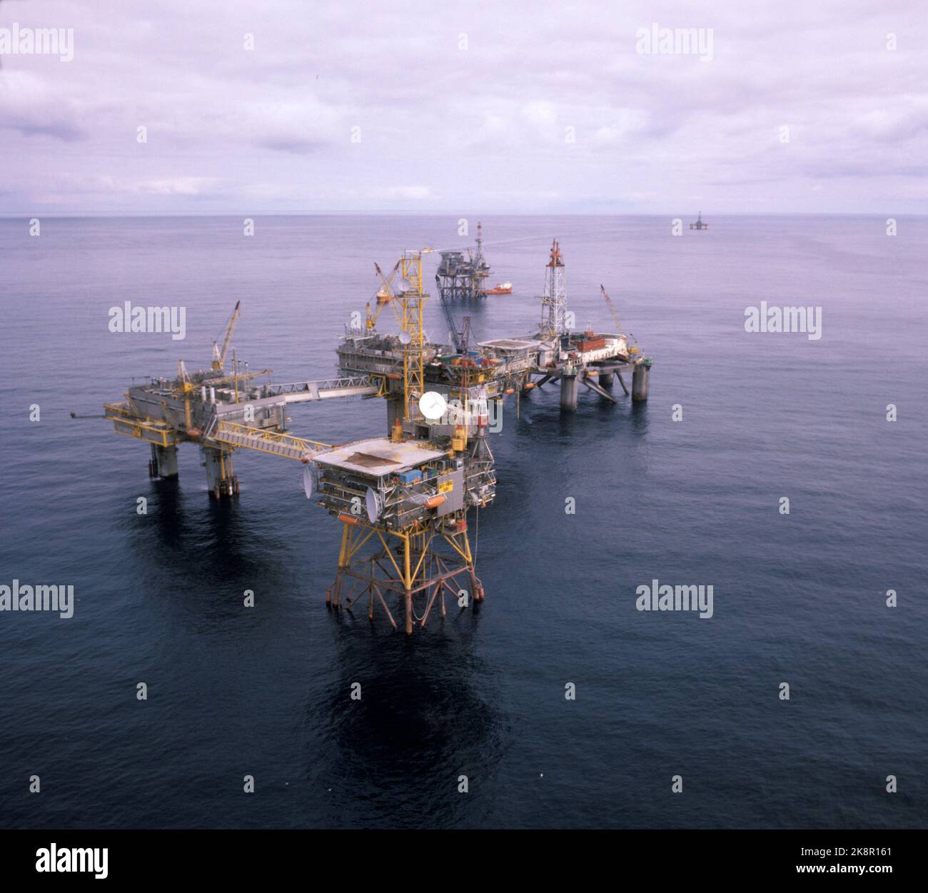 Overview overview oil platforms hi-res stock photography and images - Alamy