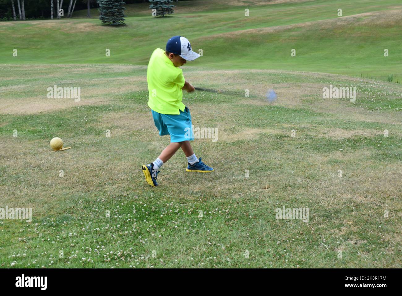 Kid golf hi-res stock photography and images - Alamy