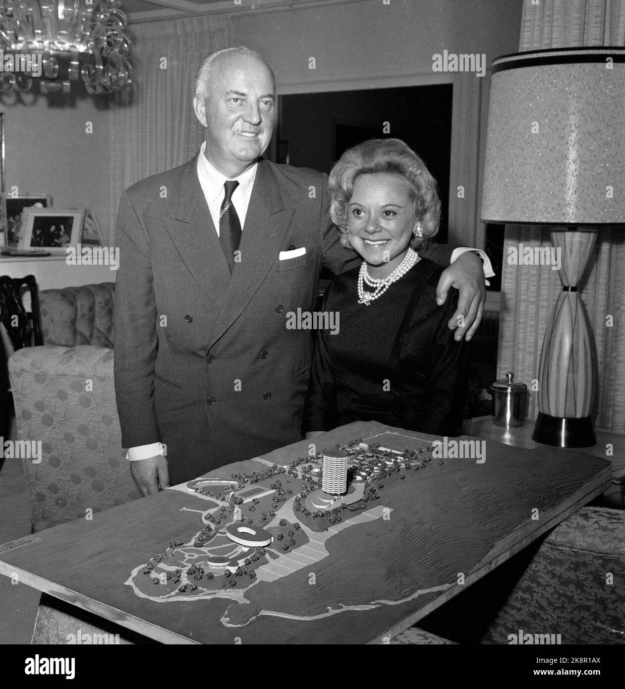 Oslo 19611020 The married couple Sonja Henie and Niels Onstad have ...