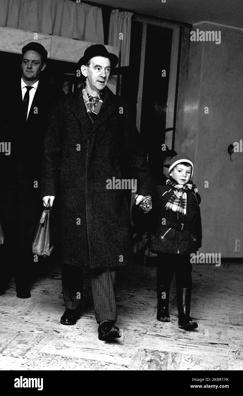 Oslo 196212. Otto Nielsen is on his way to work in NRK in the ...