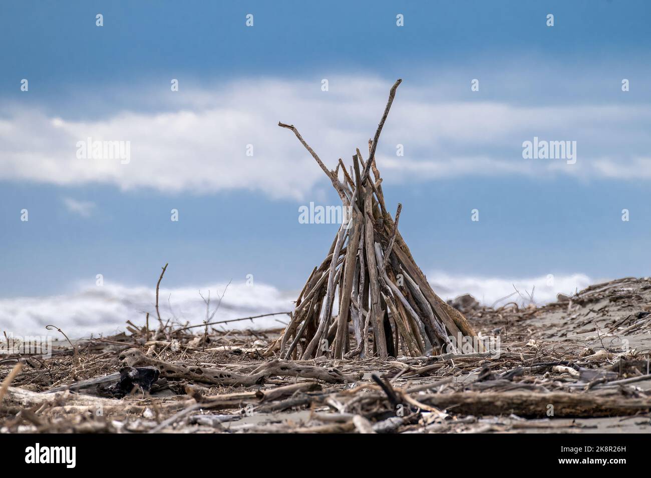 Structure of a tipi hi-res stock photography and images - Alamy Structure of a tipi hi-res stock photography and images - Alamy