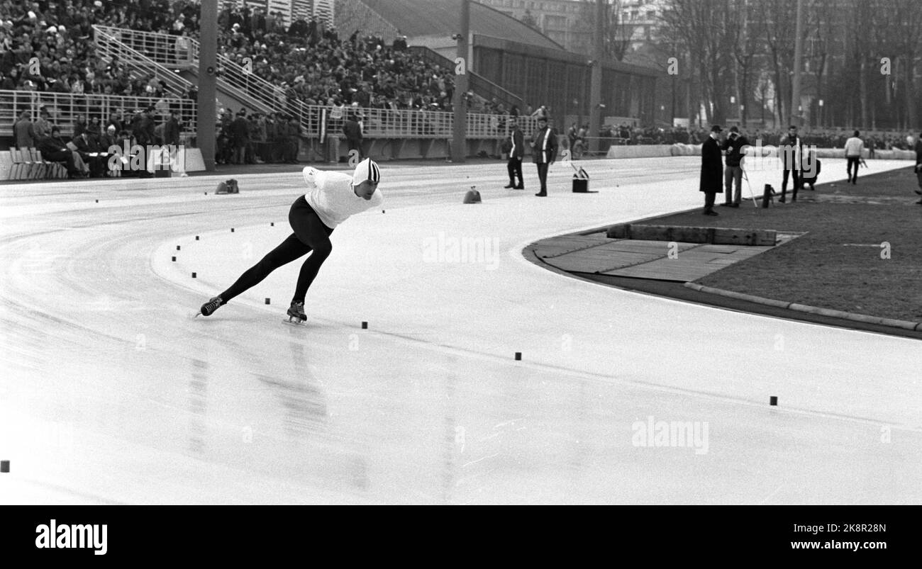 Current ntb skate full figure olympics action alone hi-res stock ...