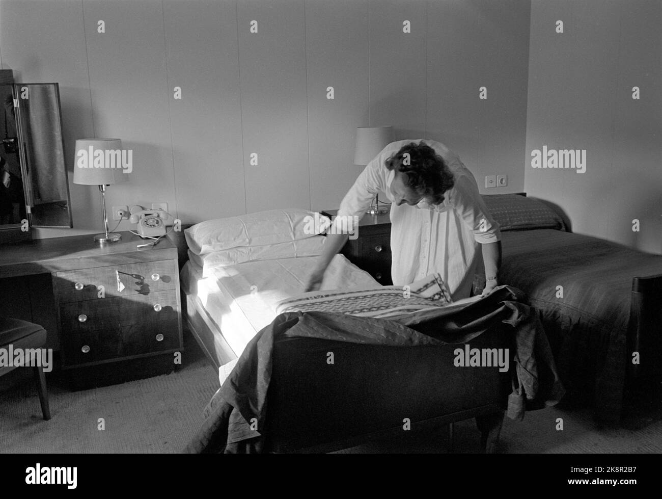 19650930 Female labor aboard Sagafjord. Photographed for all women ...