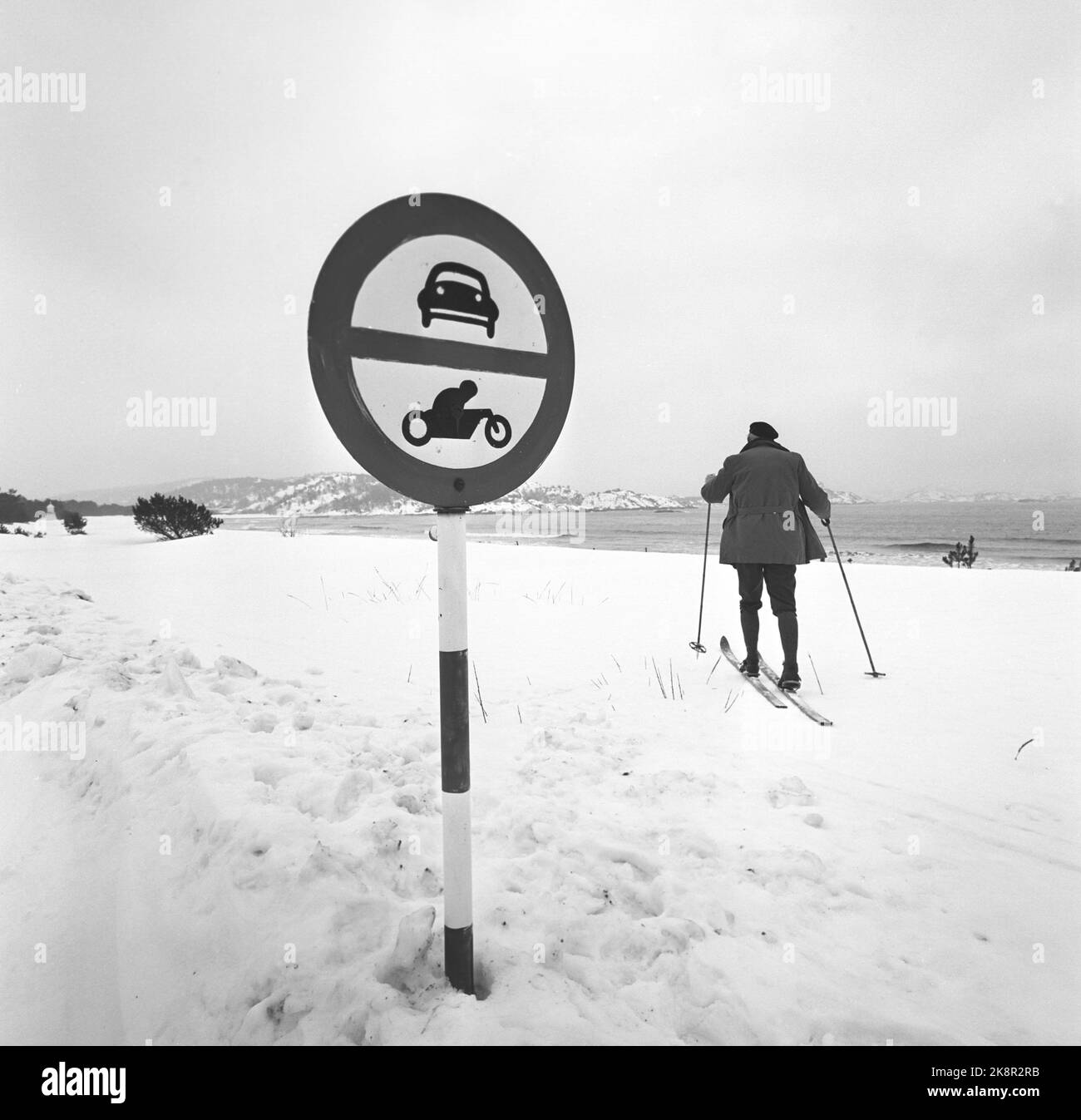 Large traffic sign on Black and White Stock Photos & Images - Alamy