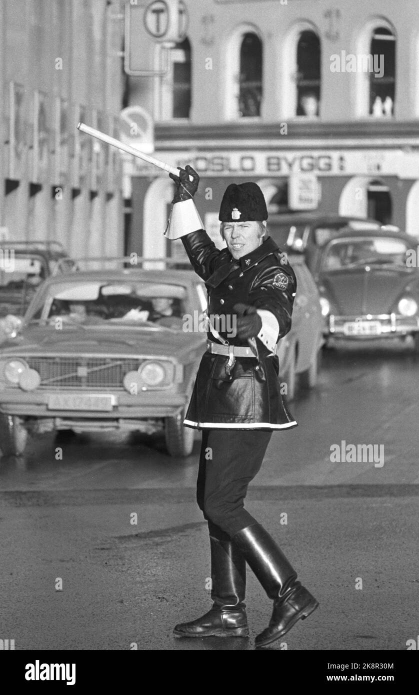 Oslo, 19760119. The police constable Ove D. Nilsen directs traffic ...