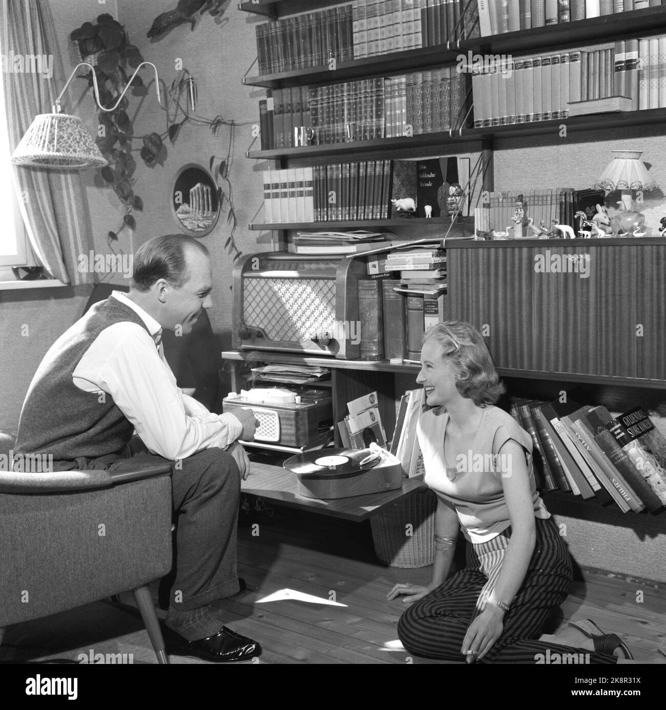 Salesman screen Black and White Stock Photos & Images - Alamy