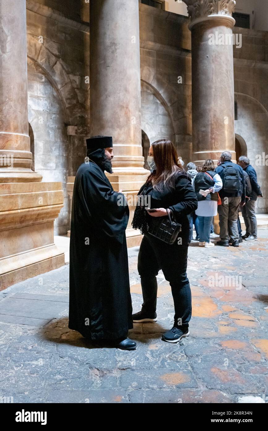 Two priests in discussion inside the Church of the Holy Sepulchre Stock ...