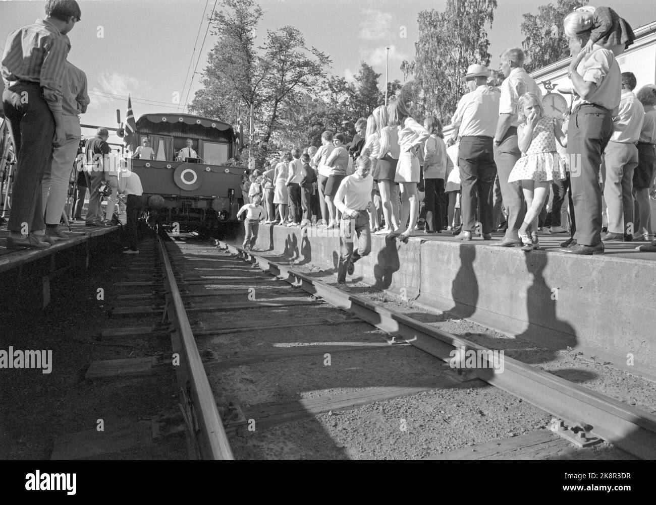 Oslo - Lillehammer, September 1969. Election campaign on Skinner - vgs ...