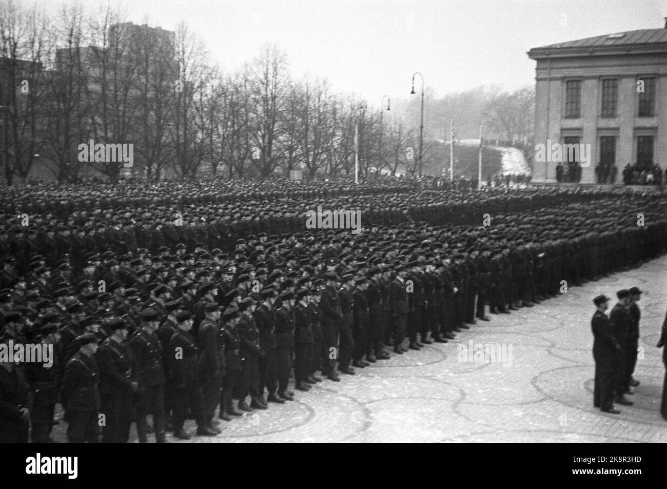 Oslo 19411102. Hird pattern at the University Square. 3000 men swear ...